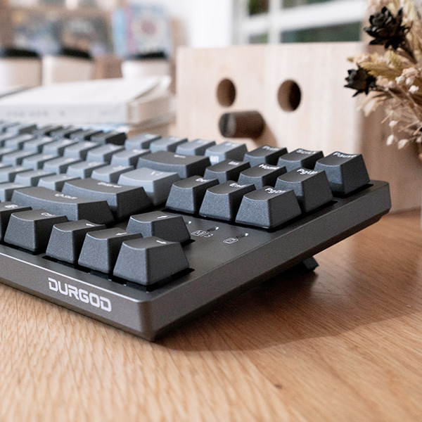 Flat or tilted mechanical keyboards